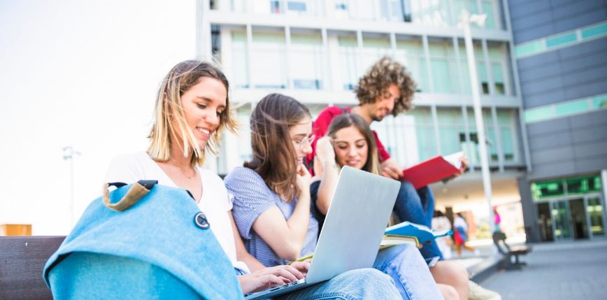 Status studenta po obronie – najważniejsze informacje | Wyższa Szkoła ...